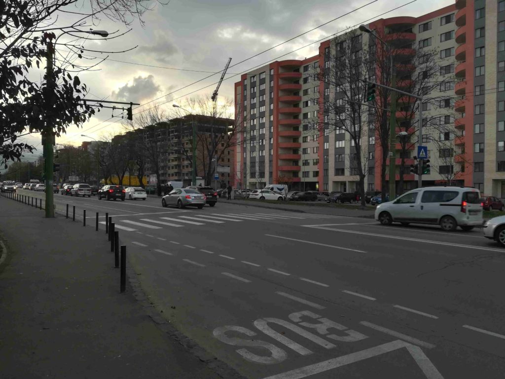 VIDEO 10 secunde au pietonii pentru a traversa la o trecere de pietoni ...