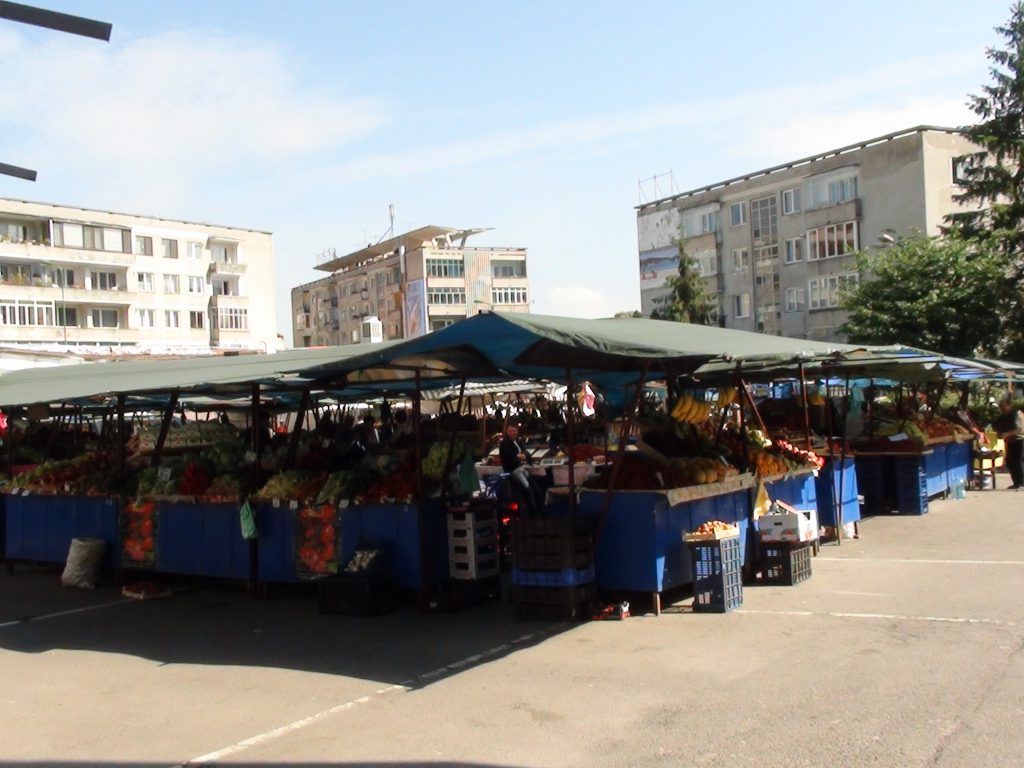 Piețele acoperite se închid de luni. În locul lor se vor amenaja piețe ...